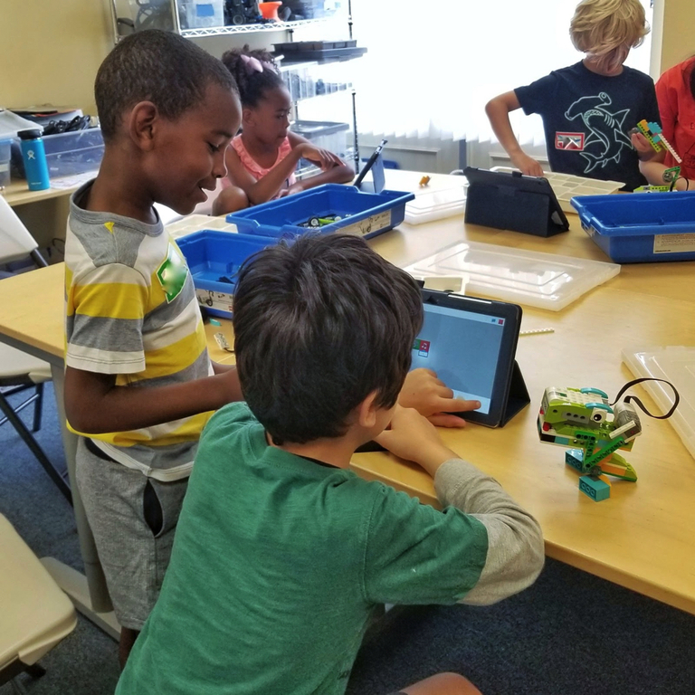 Rube Goldberg Machine with Vex Robotics – Einstein's Workshop